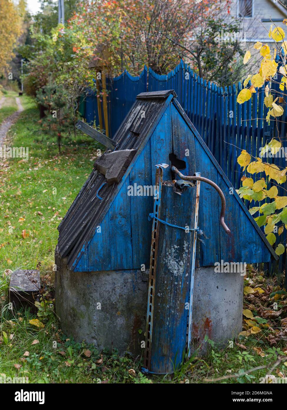 Old bucket hi-res stock photography and images - Alamy