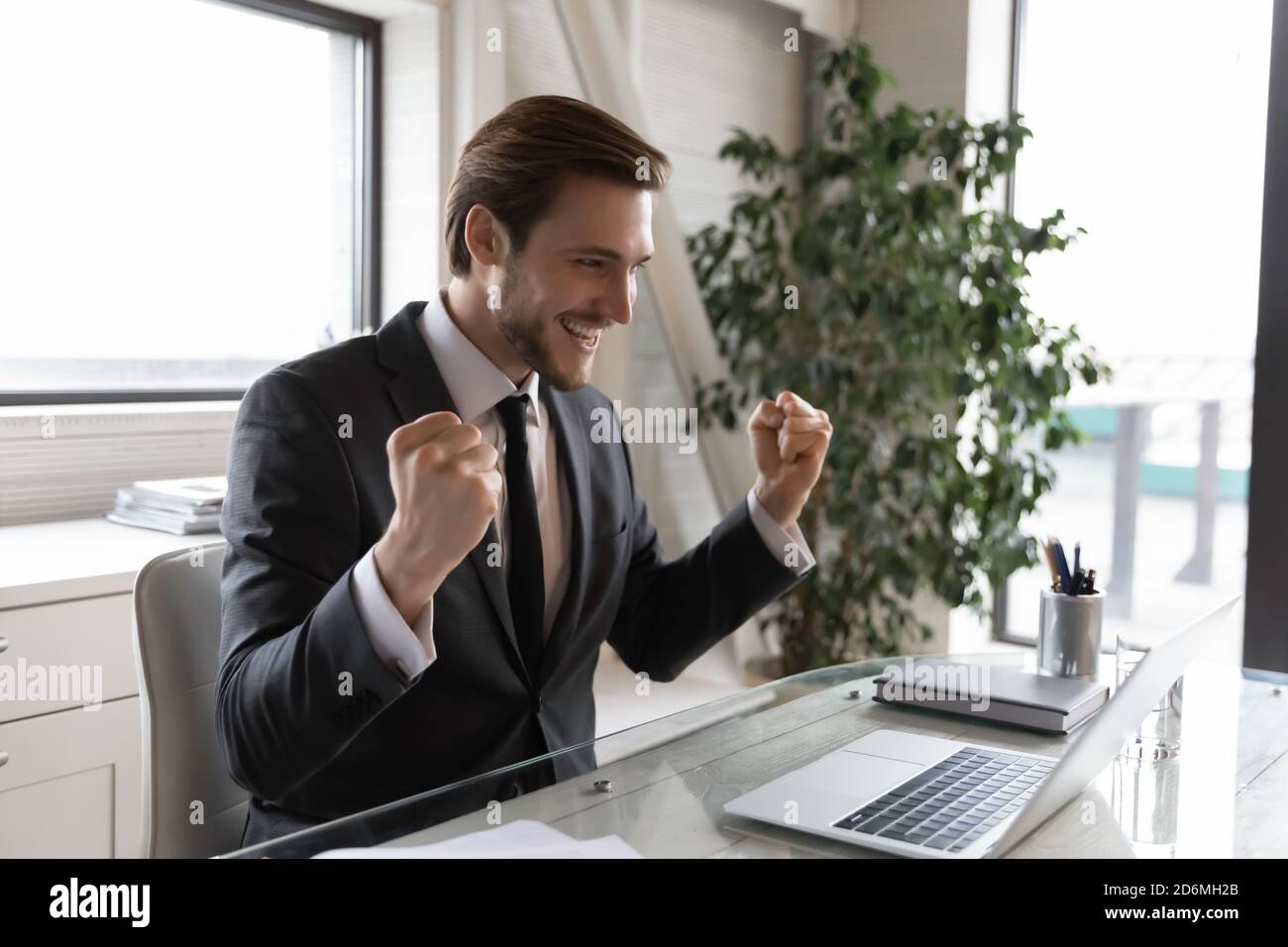 Celebrating trader hi-res stock photography and images - Alamy