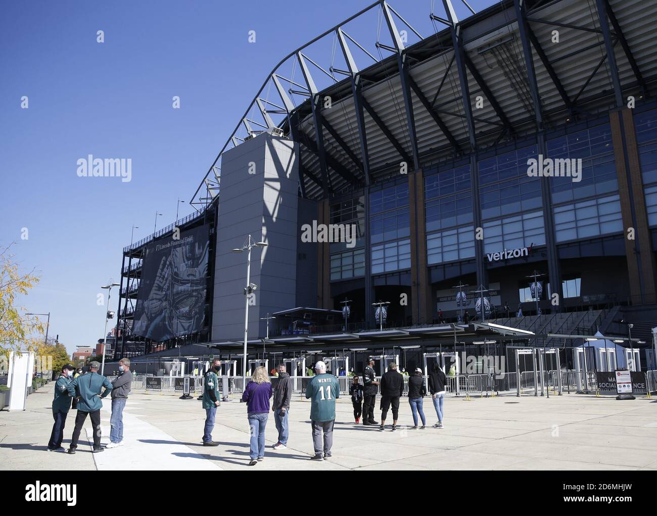 Nfl fans enter stadium hi-res stock photography and images - Alamy