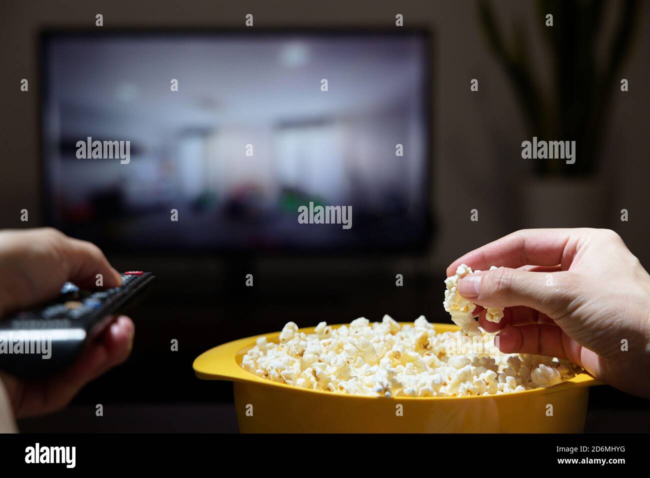 Watching film popcorn home hi-res stock photography and images - Alamy