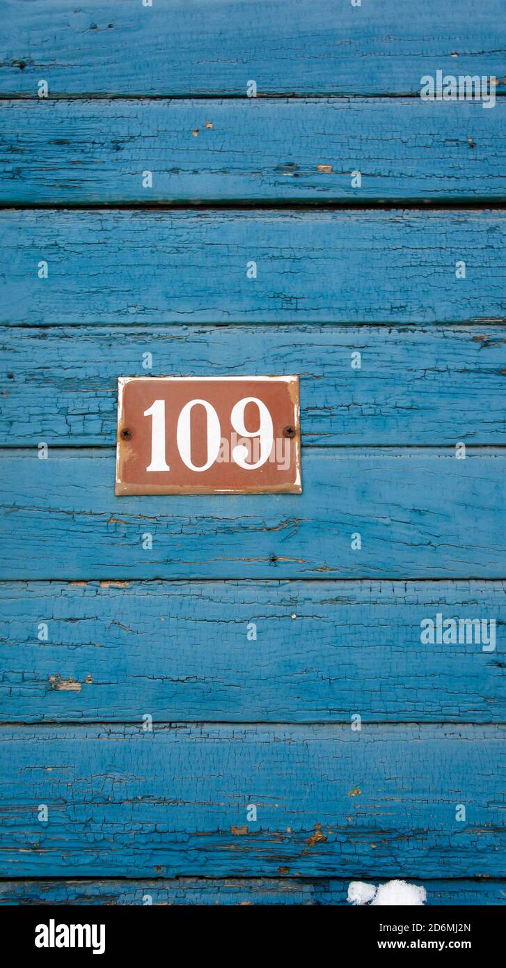 Pealing sign hi-res stock photography and images - Alamy