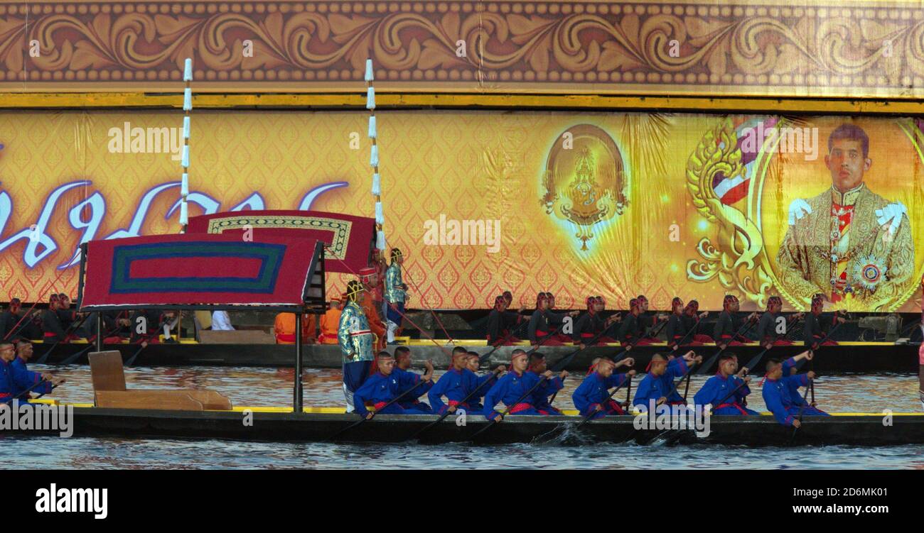 Royal Barge Procession, Chao Phya River, Bangkok, Thailand Stock Photo ...