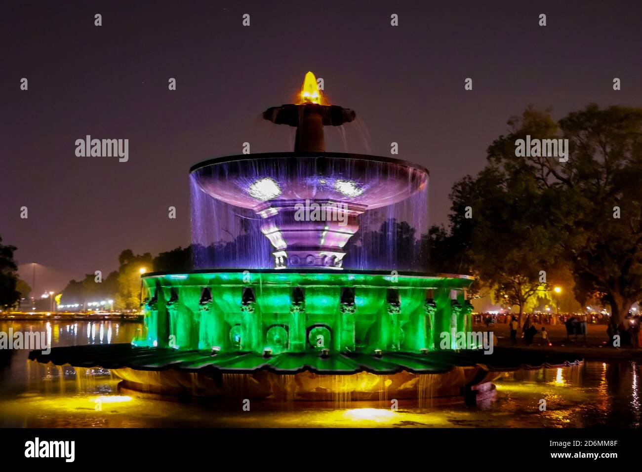 Night view fountain near hi-res stock photography and images - Alamy