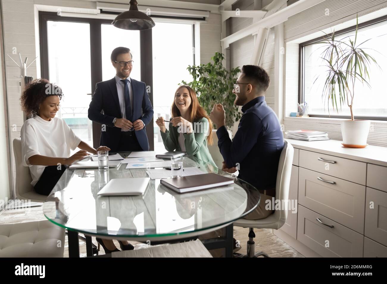 Relaxed office atmosphere hi-res stock photography and images - Alamy