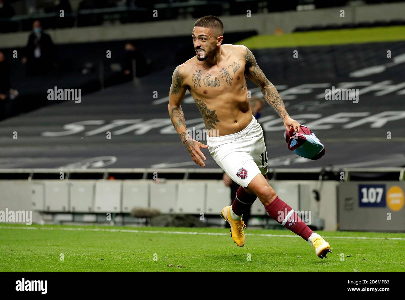 West Ham United's Manuel Lanzini celebrates scoring his side's third ...