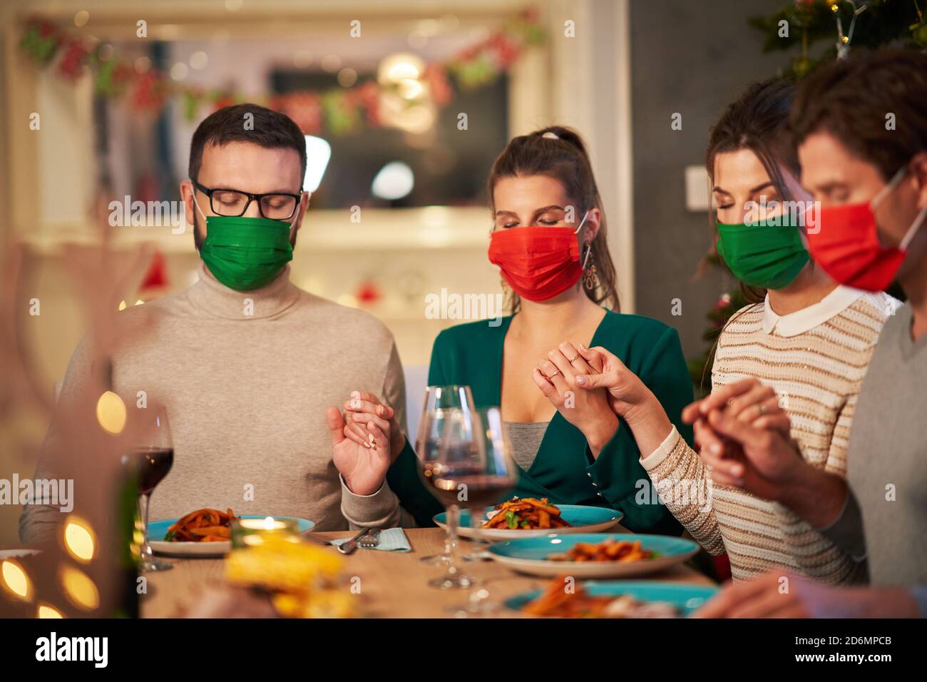 Covid 19 thanksgiving dinner hi-res stock photography and images - Alamy