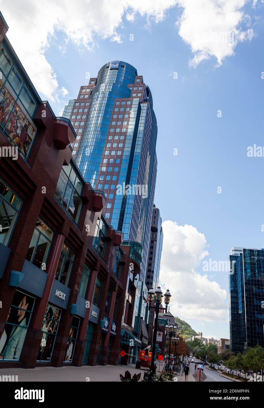 Montreal tall buildings hi-res stock photography and images - Alamy