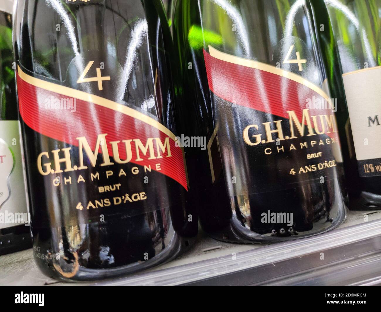 Mumm champaign hi-res stock photography and images - Alamy