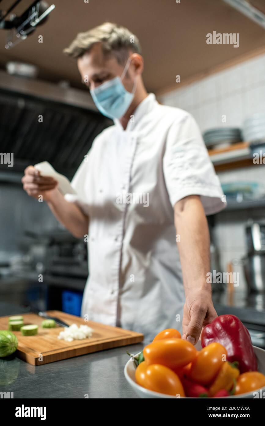 Kitchen uniform hi-res stock photography and images - Alamy
