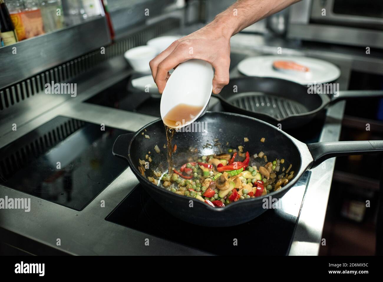 Hand pouring cooking oil hi-res stock photography and images - Alamy