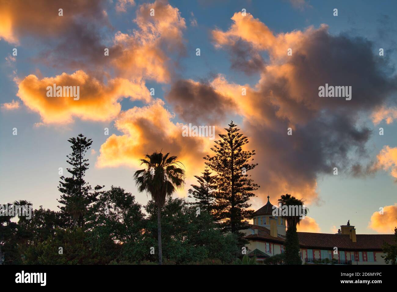 Silhouette landscape old house hi-res stock photography and images - Alamy