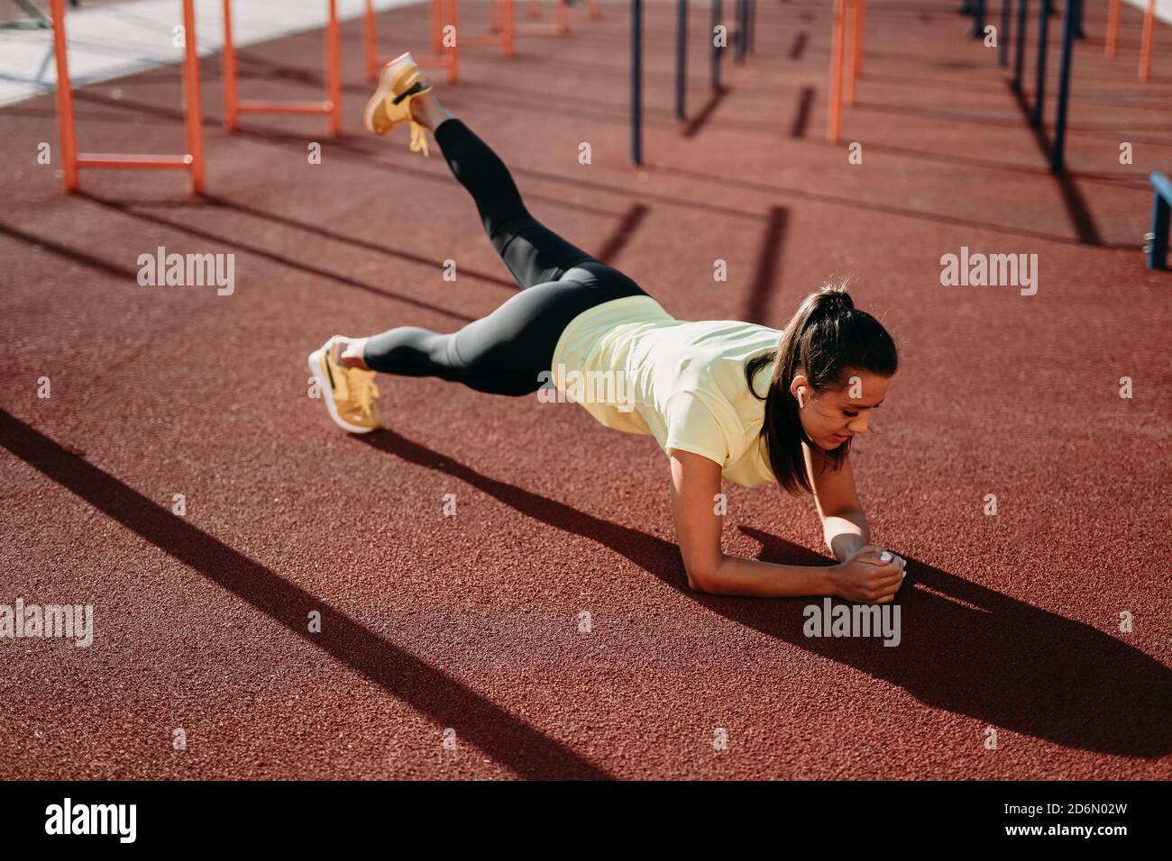 Female exercise plank hi-res stock photography and images - Alamy