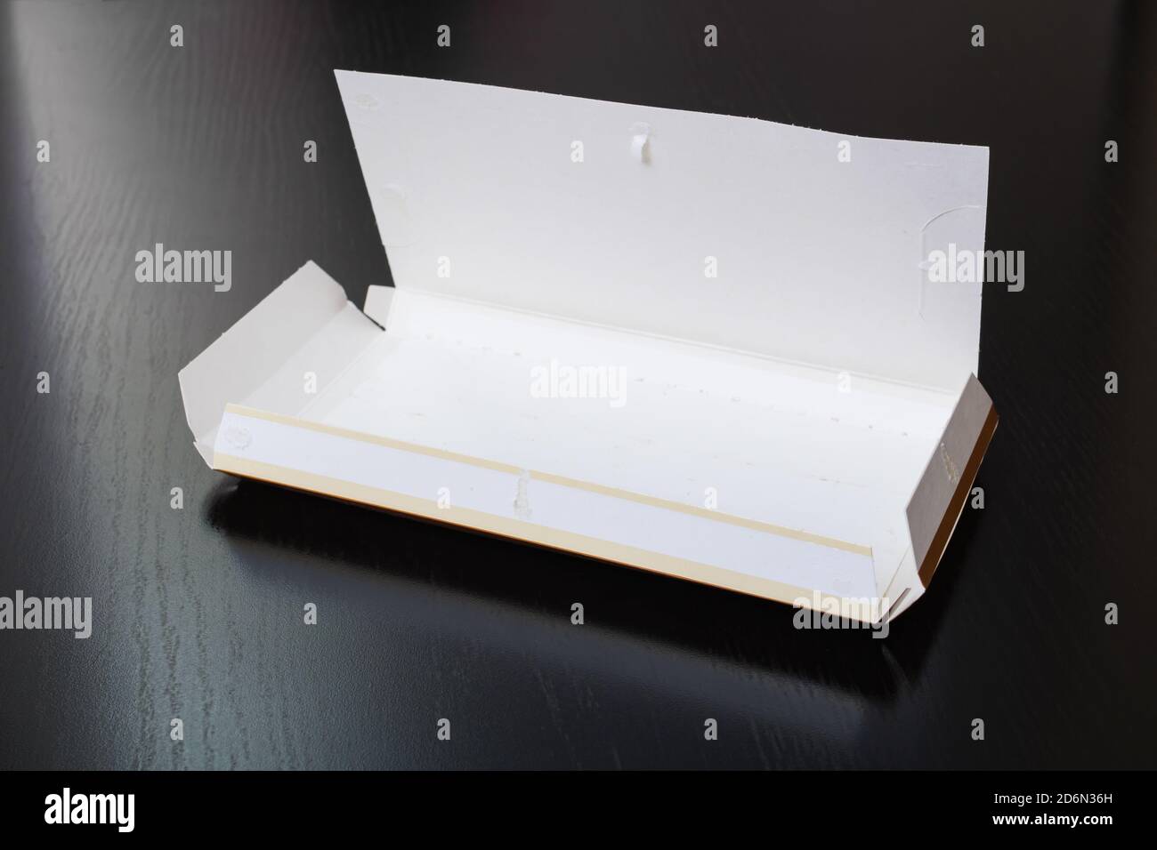Empty chocolate box hi-res stock photography and images - Alamy