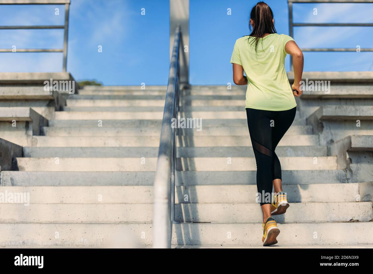 Back view legs jogging woman hi-res stock photography and images - Alamy