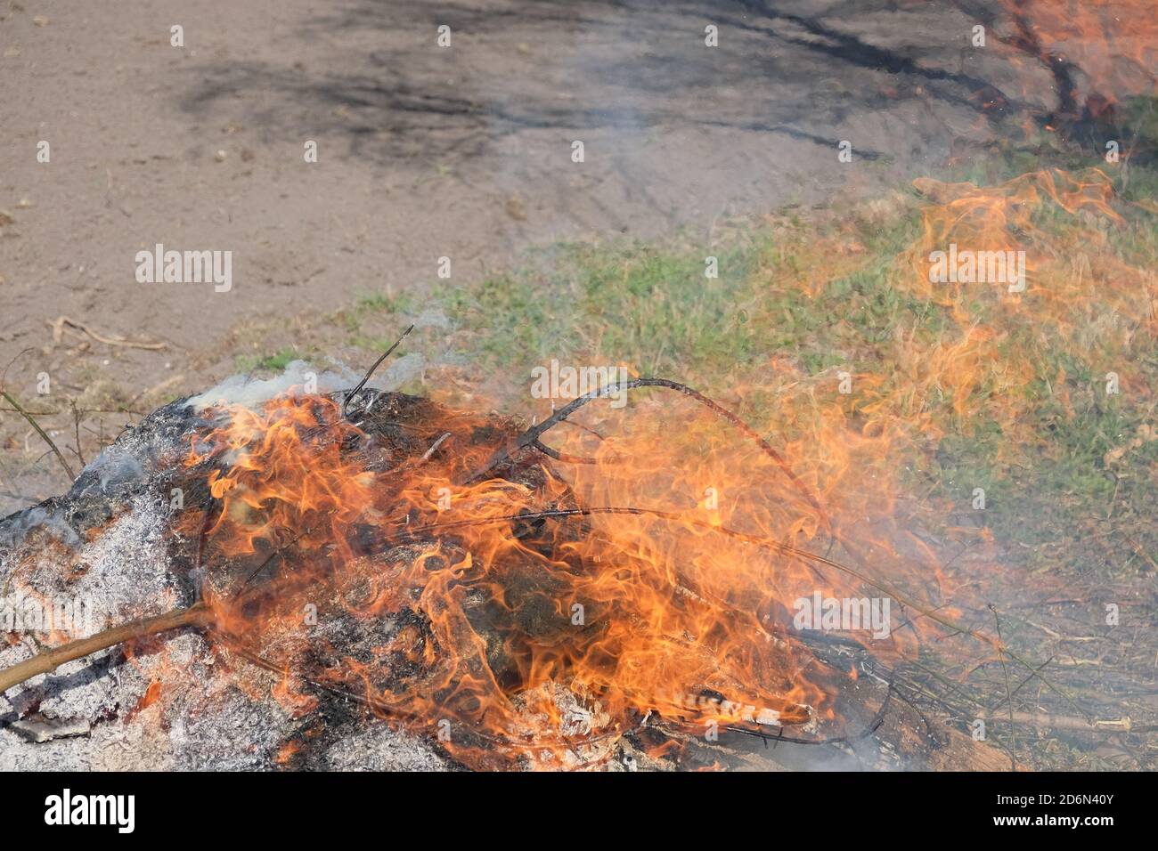 Big bonfire hi-res stock photography and images - Alamy