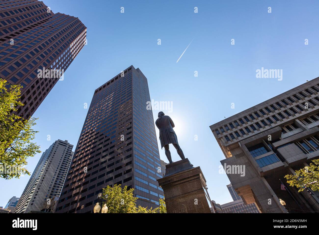 Samuel adams statue hi-res stock photography and images - Alamy