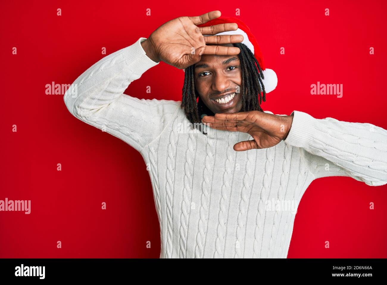 African american man with braids wearing christmas hat smiling cheerful ...