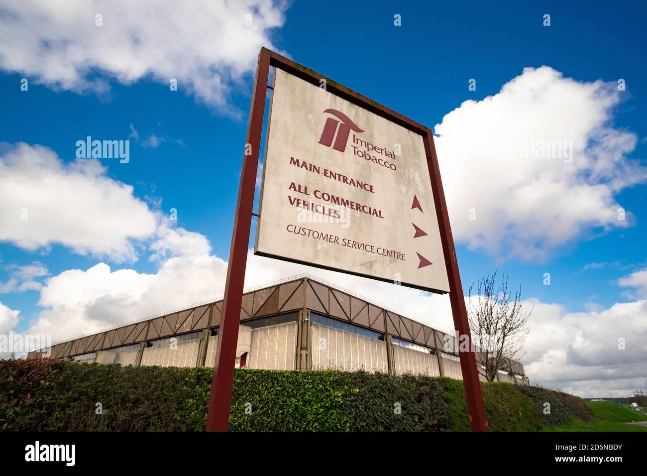 Factory shut down sign hi-res stock photography and images - Alamy