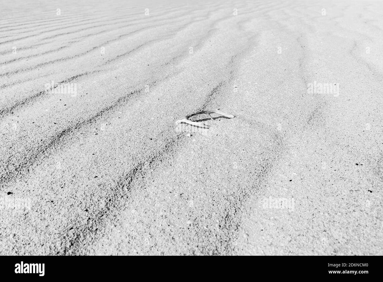 Abstract of sand background, close-up. Black and white Stock Photo - Alamy