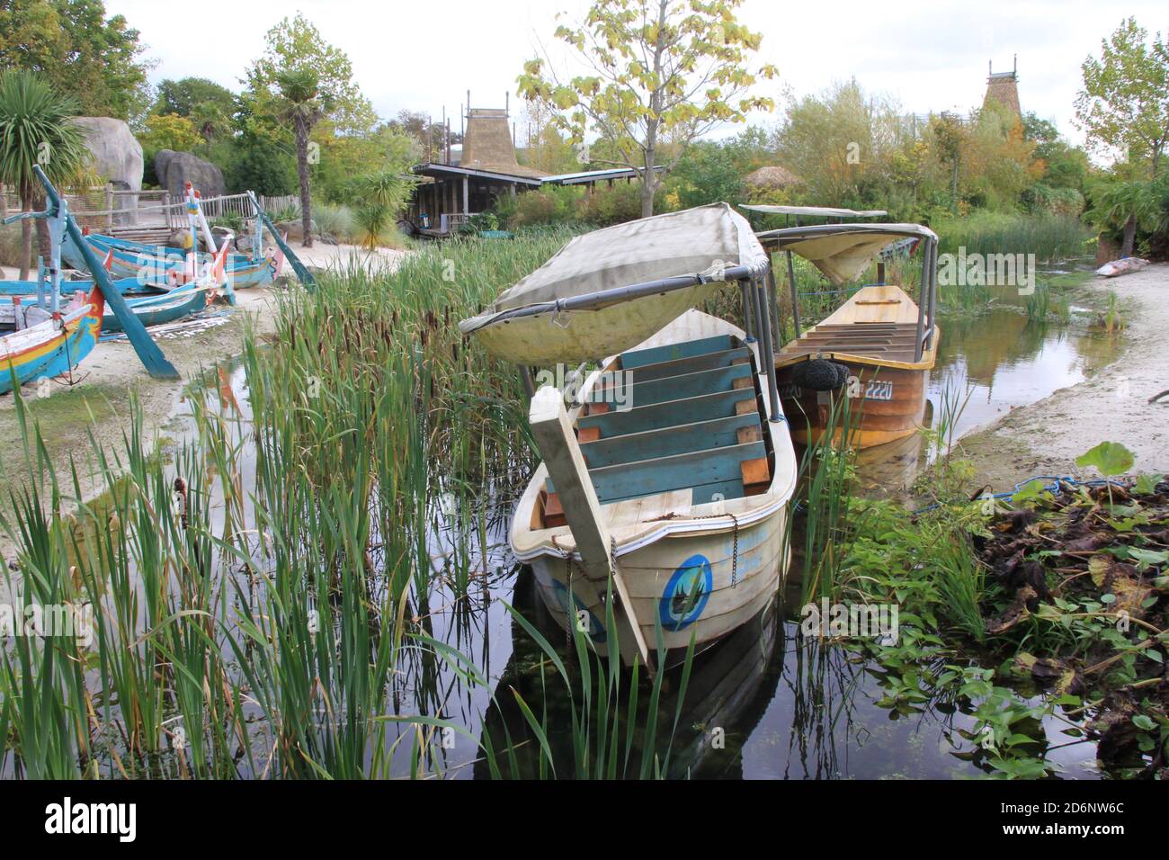 Chester zoo landscapes Stock Photo - Alamy