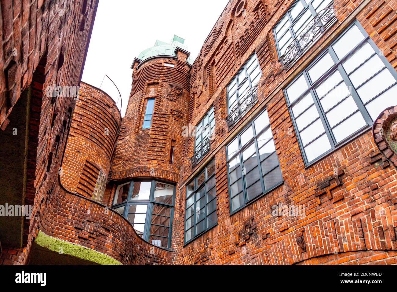 Red brick buildings hi-res stock photography and images - Alamy