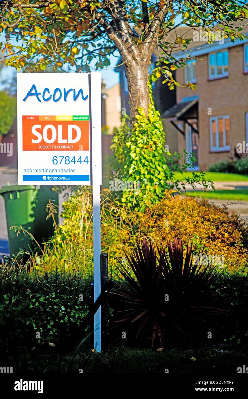 Property Sold Sign Stock Photo - Alamy