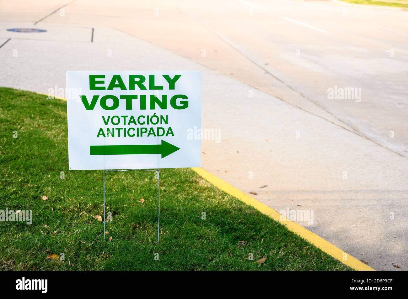 Voting location signage hi-res stock photography and images - Alamy