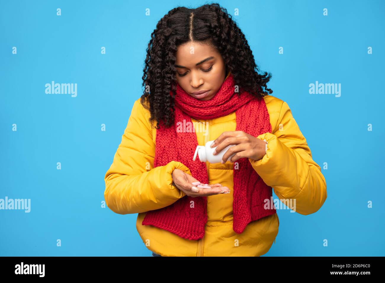 Taking capsule tablets hi-res stock photography and images - Alamy