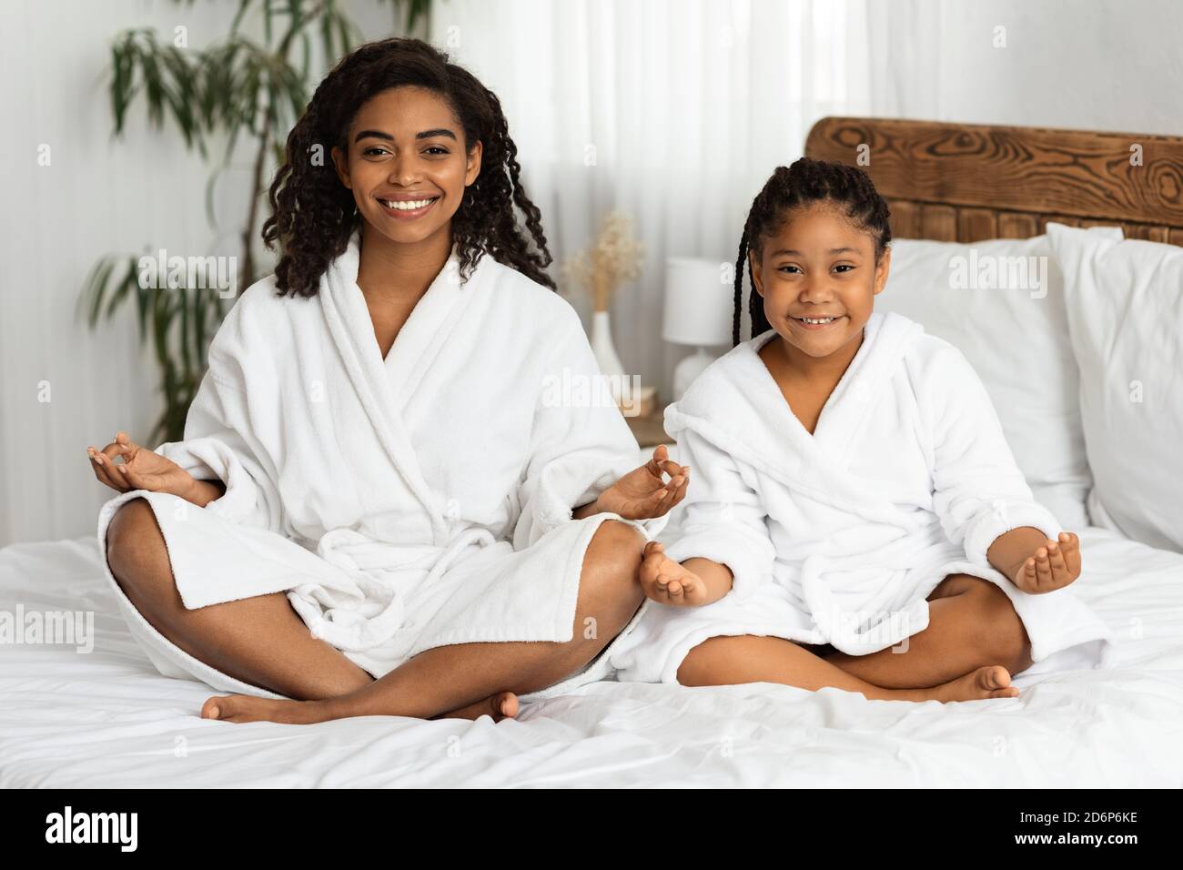 Black african girl daughter mother mom activity hi-res stock photography and images - Alamy