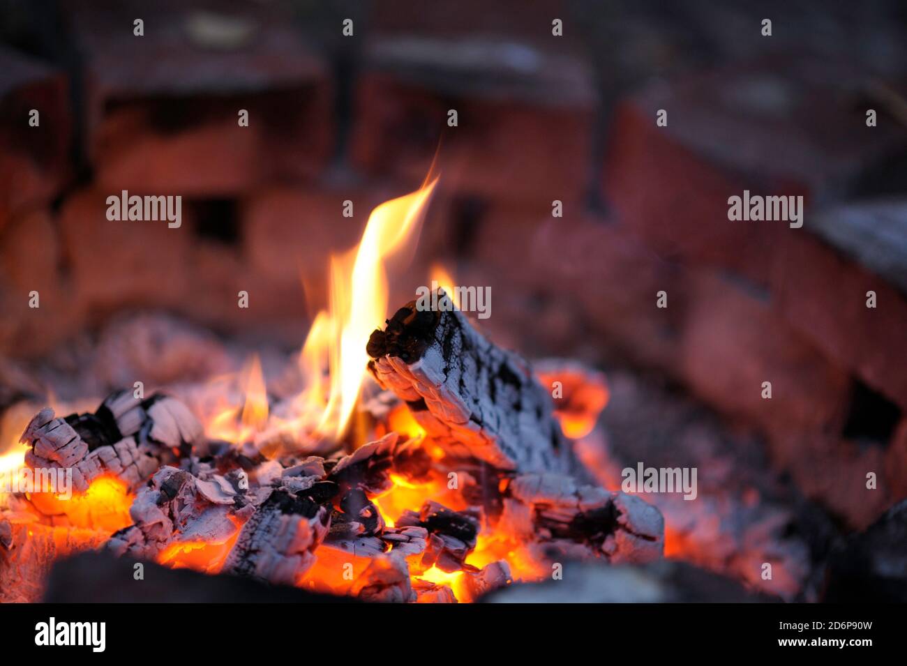 Glowing coal fire hi-res stock photography and images - Alamy