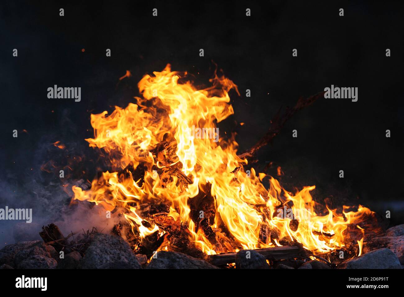 Campfire rock hi-res stock photography and images - Alamy