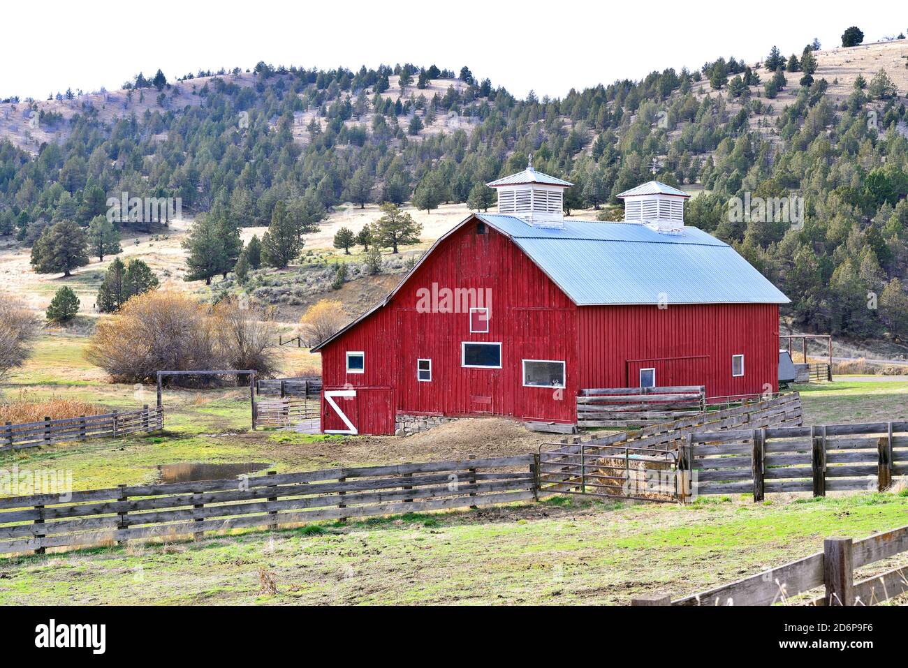 Wheat barn roof hi-res stock photography and images - Alamy