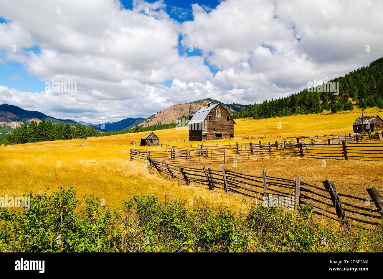 Old ranch building hi-res stock photography and images - Alamy