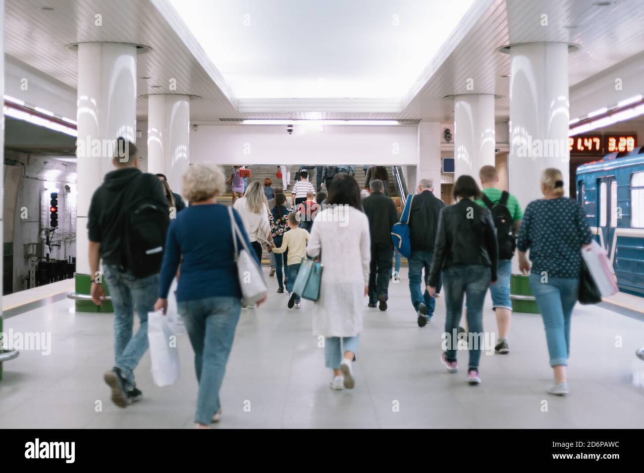 crowd of passengers at a subway station in subway Stock Photo - Alamy