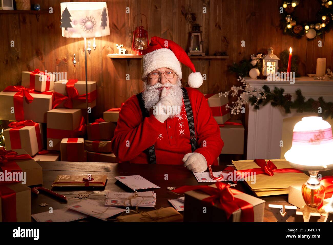 Shush sign hi-res stock photography and images - Alamy