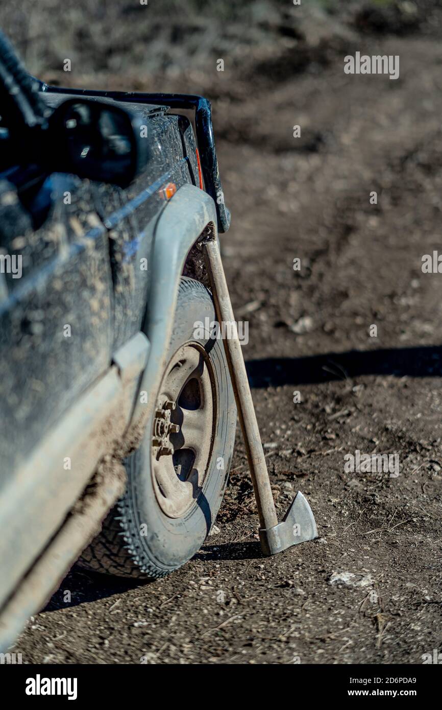 Cutting on an ax hi-res stock photography and images - Alamy