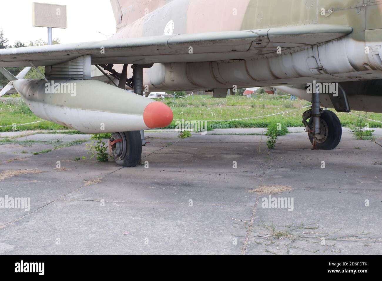 Wing fuel tank hi-res stock photography and images - Alamy