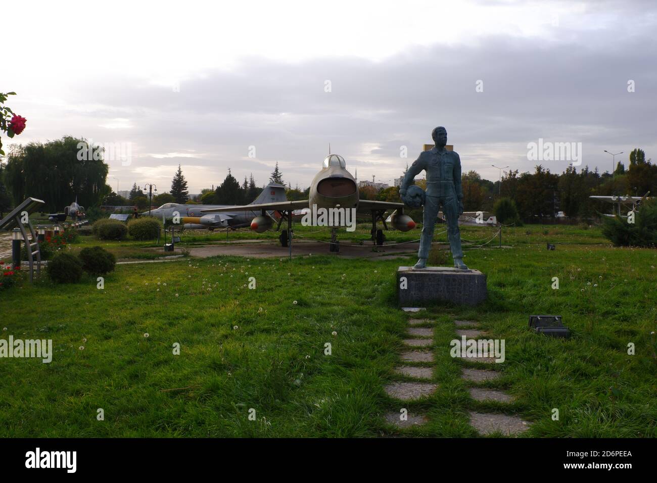 Cengiz topel heykeli hi-res stock photography and images - Alamy