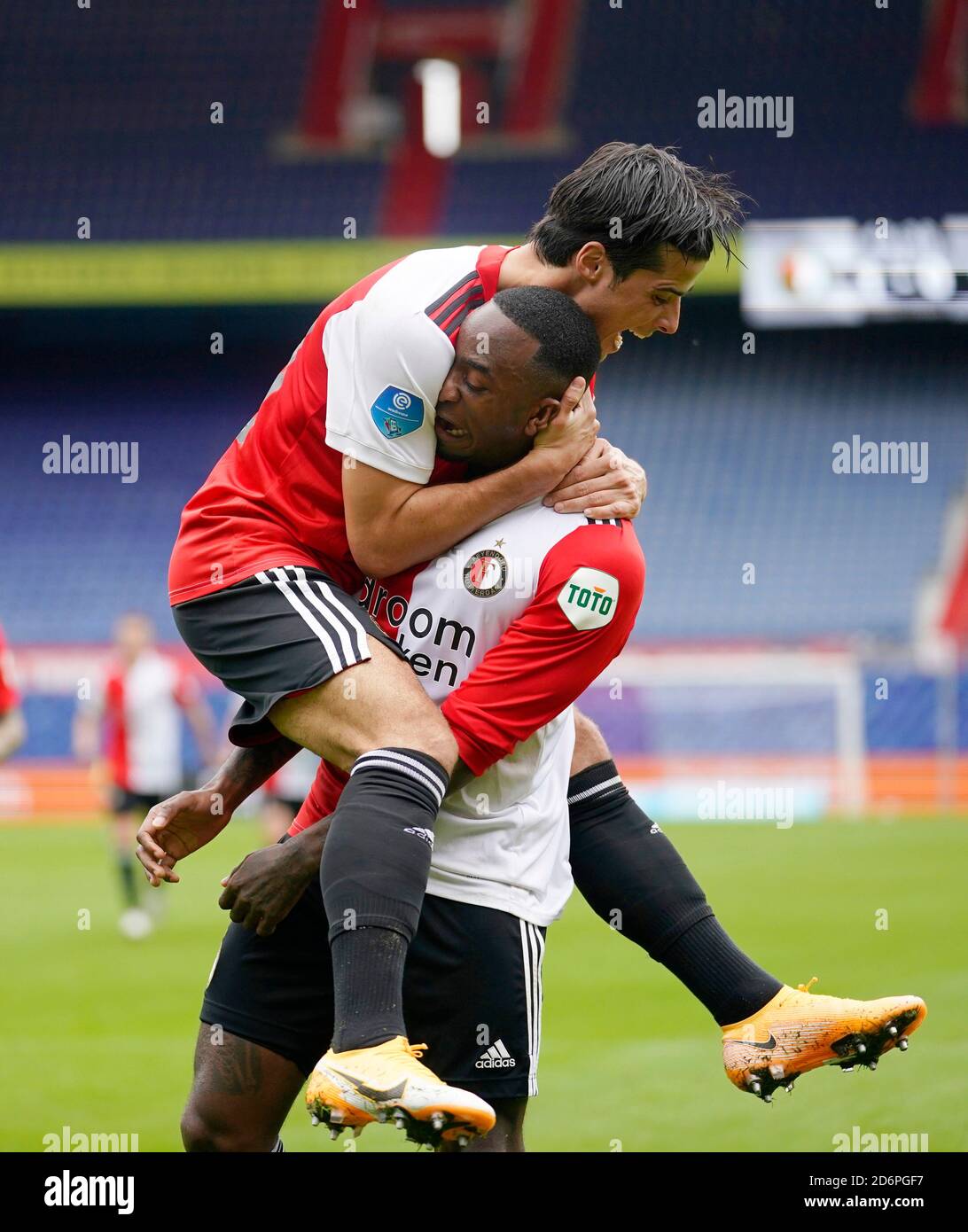 Ridgeciano Haps (Feyenoord) scores 1-0, congrats are from Jaoa Teixera ...
