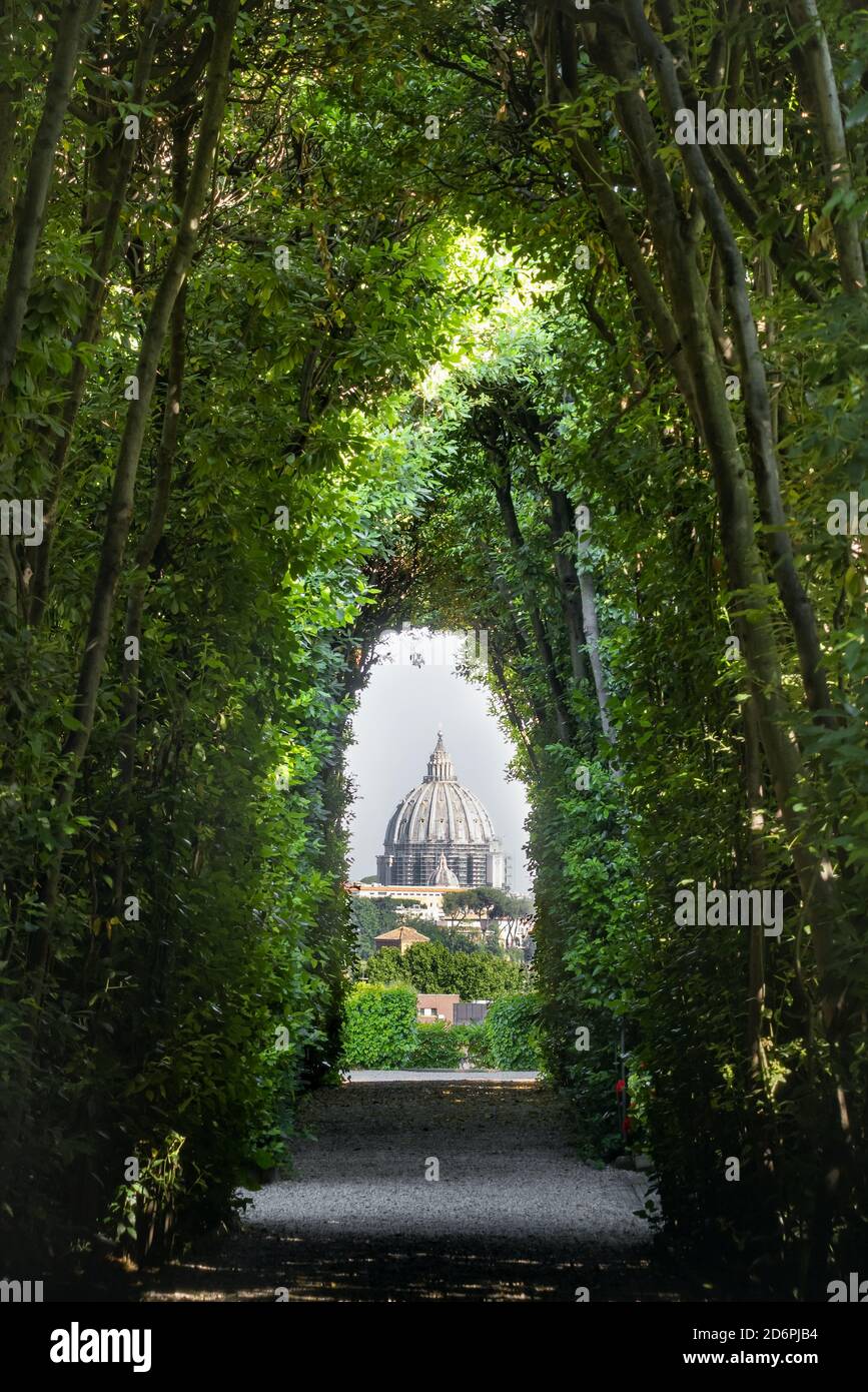 Keyhole garden hi-res stock photography and images - Alamy