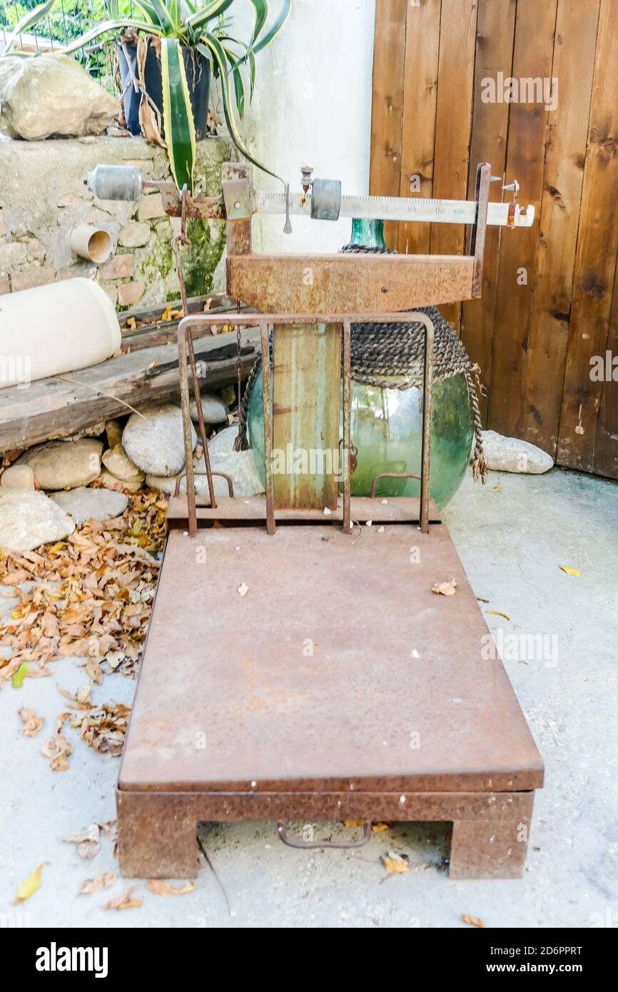 Photo Picture Image of a old rusty weight scale balance Stock Photo - Alamy