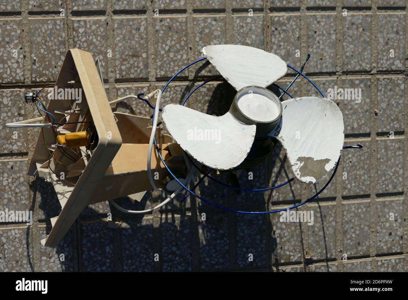 Photo Picture of a broken fan on the road Stock Photo - Alamy