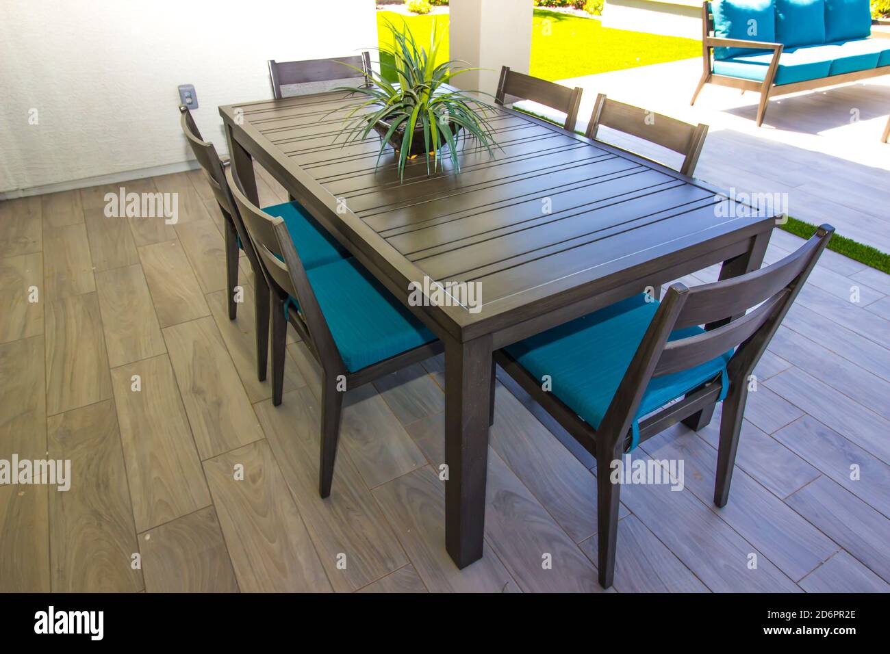 Rectangular centerpiece hi-res stock photography and images - Alamy