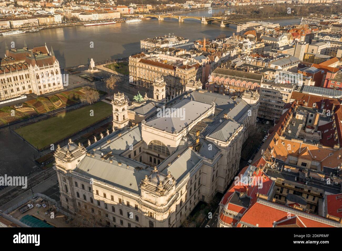 Kossuth palace hi-res stock photography and images - Alamy