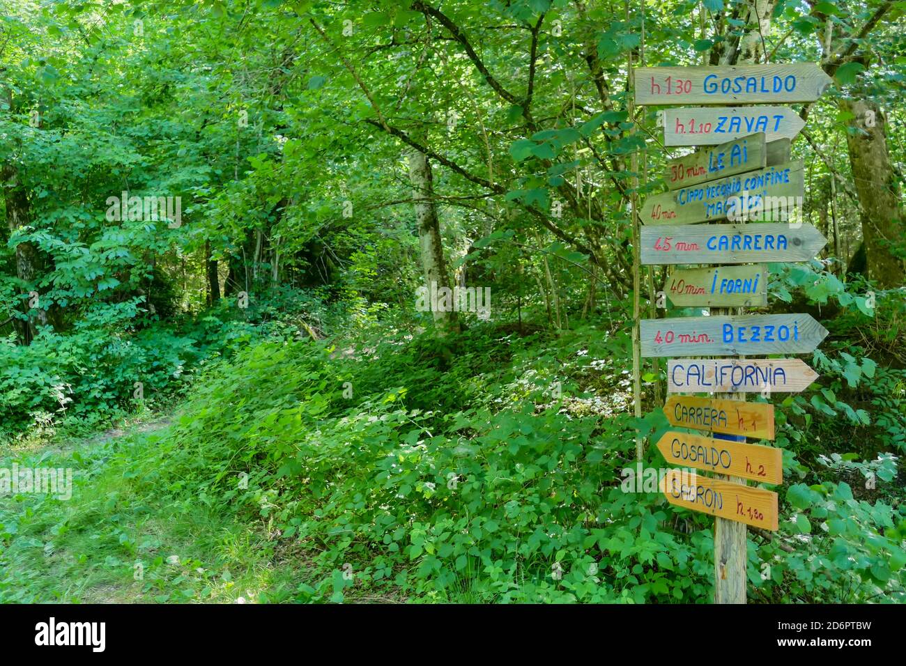 pathway sign in National Park Tre Cime di Lavaredo Dolomiti Stock Photo ...