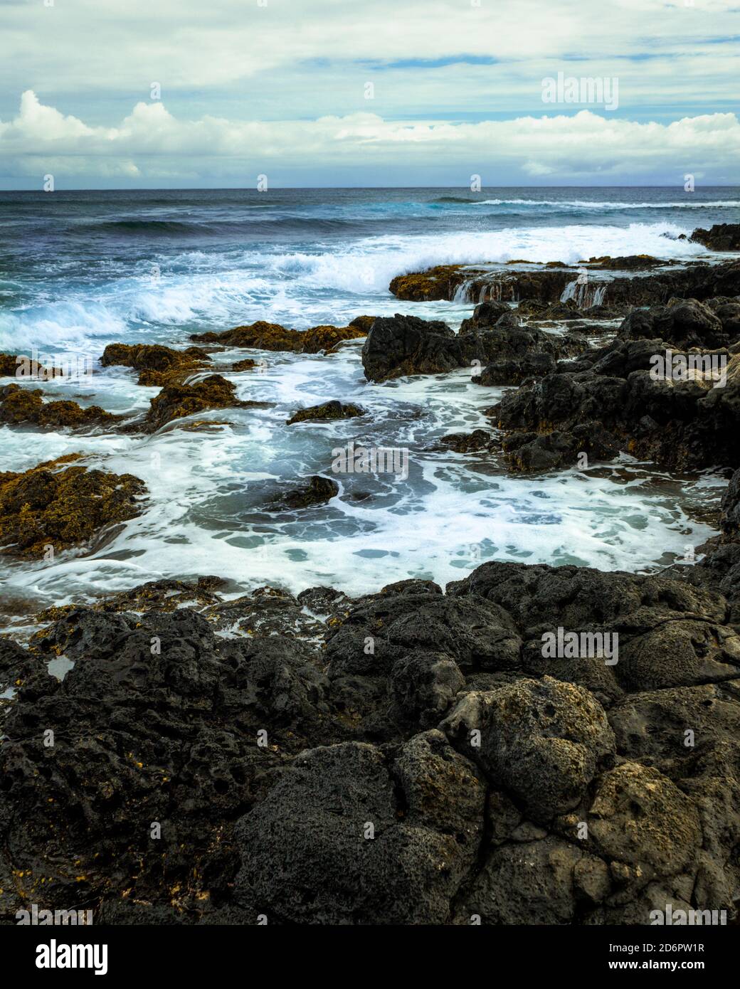 Raging waves hi-res stock photography and images - Alamy