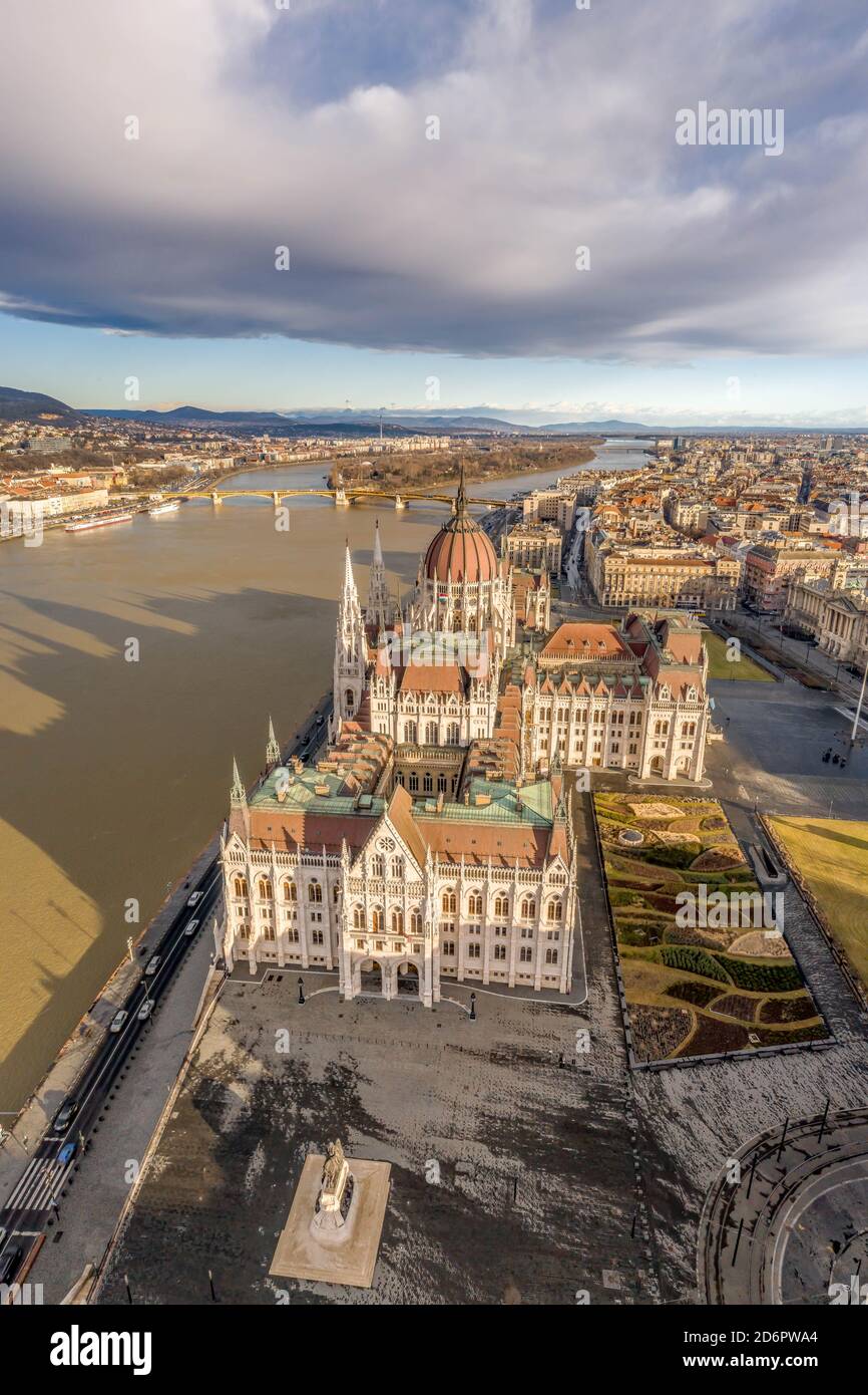 Kossuth lajos square hi-res stock photography and images - Alamy