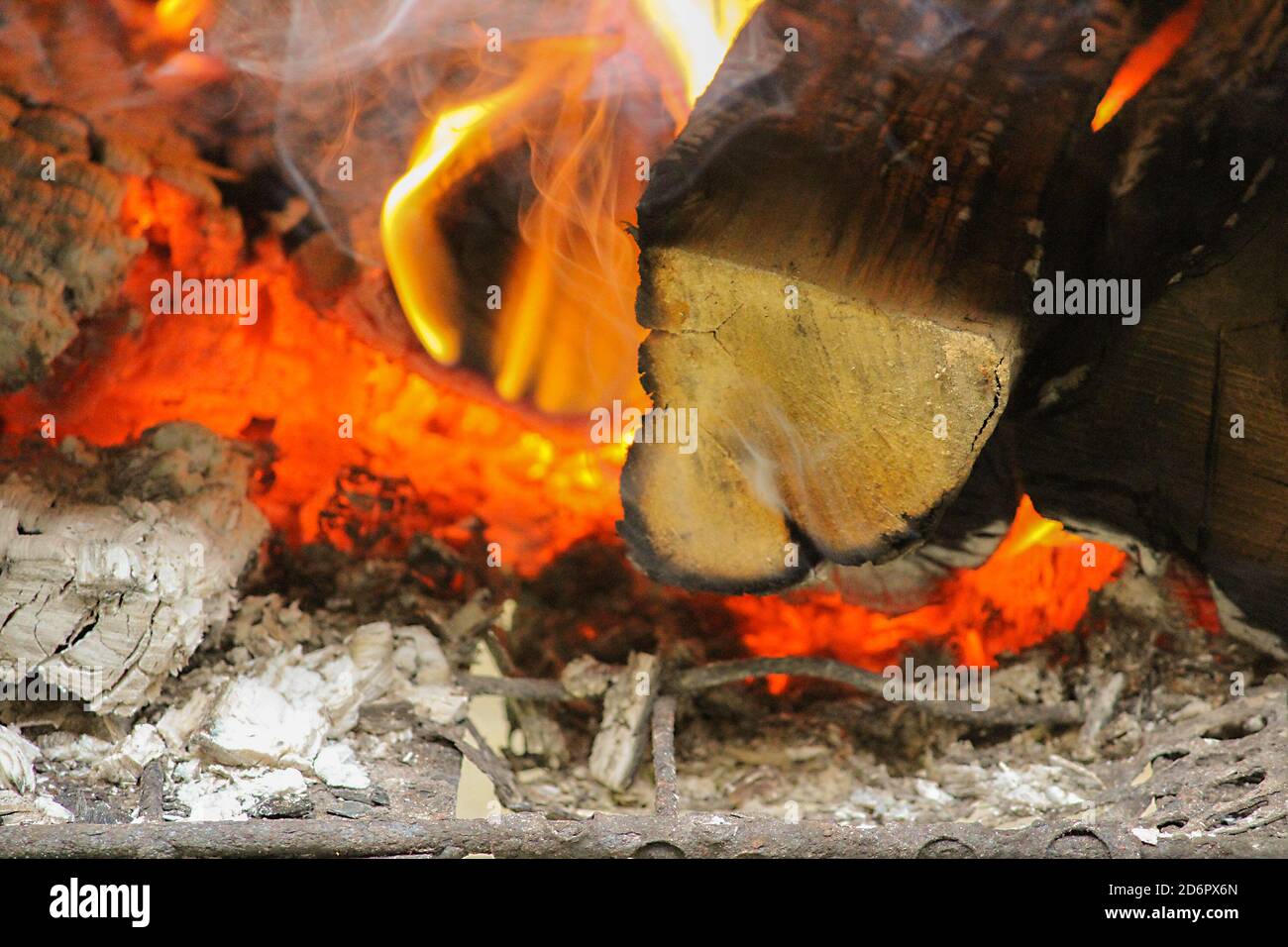 Wood burning in a strong flame Stock Photo - Alamy