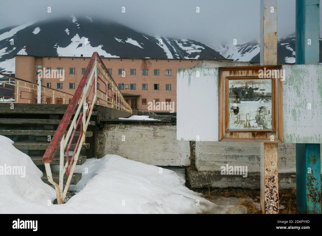 Abandoned buildings in the small arctic town Pyramiden at Svalbard ...