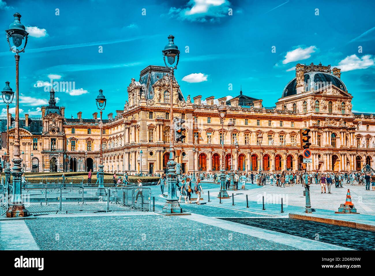 Louvre exterior queue hi-res stock photography and images - Alamy